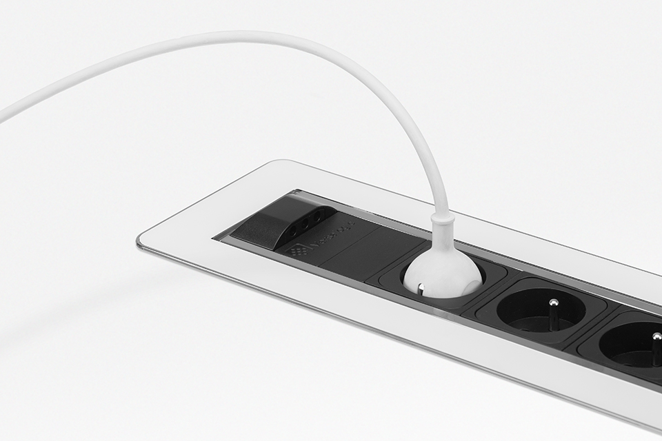 VersaTurn 3x 230V, 2x USB A 5V, white glass | Démos trade a.s.